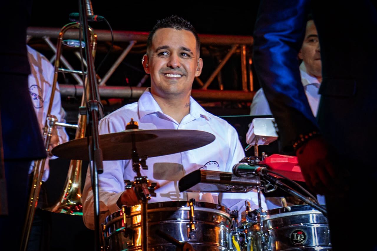 Yulian Castro: El talentoso percusionista colombiano que lleva el ritmo ...